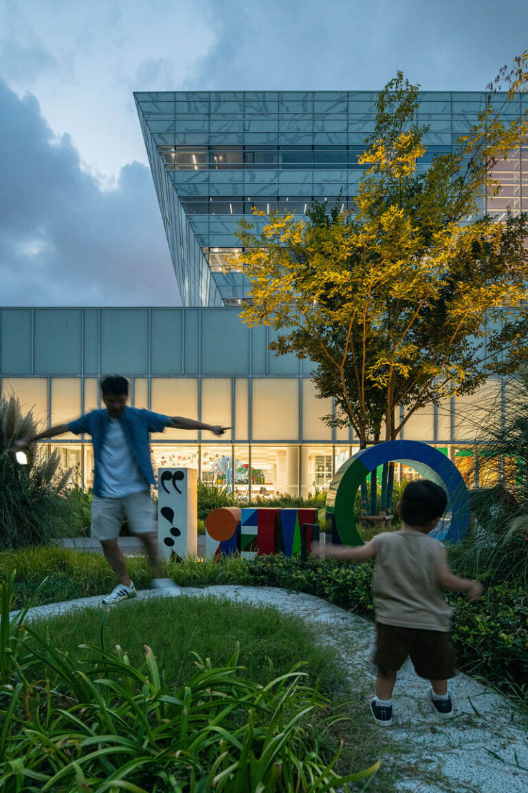 Shanghai Library East | landscape for the city